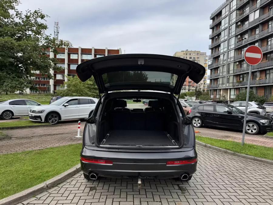 Grey Audi Q7 2006 in Riga, with an engine capacity of 3.00 L and mileage of 356 thousand km for 7490 €, photo 7 on AUTOMOTO.COM.LV