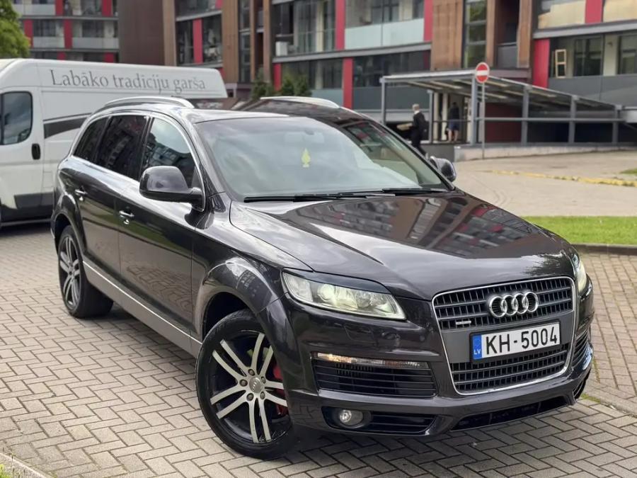 Grey Audi Q7 2006 in Riga, with an engine capacity of 3.00 L and mileage of 328 thousand km for 5990 €, photo 1 on AUTOMOTO.COM.LV