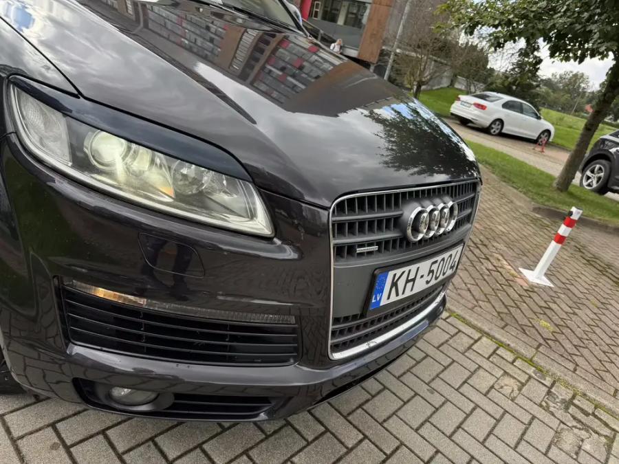 Grey Audi Q7 2006 in Riga, with an engine capacity of 3.00 L and mileage of 328 thousand km for 5990 €, photo 3 on AUTOMOTO.COM.LV