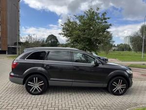 Grey Audi Q7 2006 in Riga, with an engine capacity of 3.00 L and mileage of 328 thousand km for 5990 €, photo 4 on AUTOMOTO.COM.LV