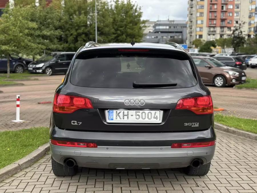 Grey Audi Q7 2006 in Riga, with an engine capacity of 3.00 L and mileage of 328 thousand km for 5990 €, photo 6 on AUTOMOTO.COM.LV