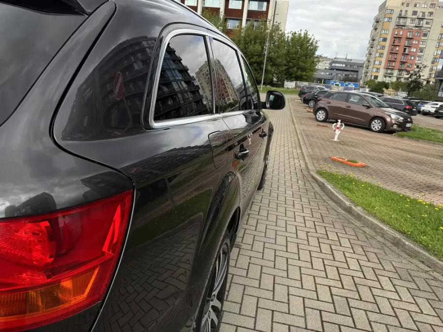 Grey Audi Q7 2006 in Riga, with an engine capacity of 3.00 L and mileage of 328 thousand km for 5990 €, photo 8 on AUTOMOTO.COM.LV