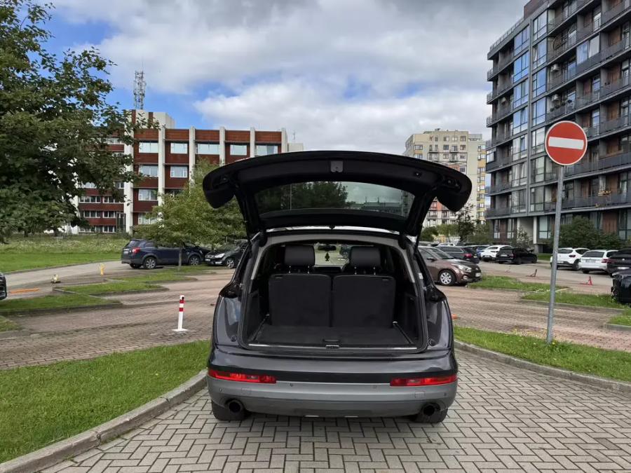 Grey Audi Q7 2006 in Riga, with an engine capacity of 3.00 L and mileage of 328 thousand km for 5990 €, photo 9 on AUTOMOTO.COM.LV