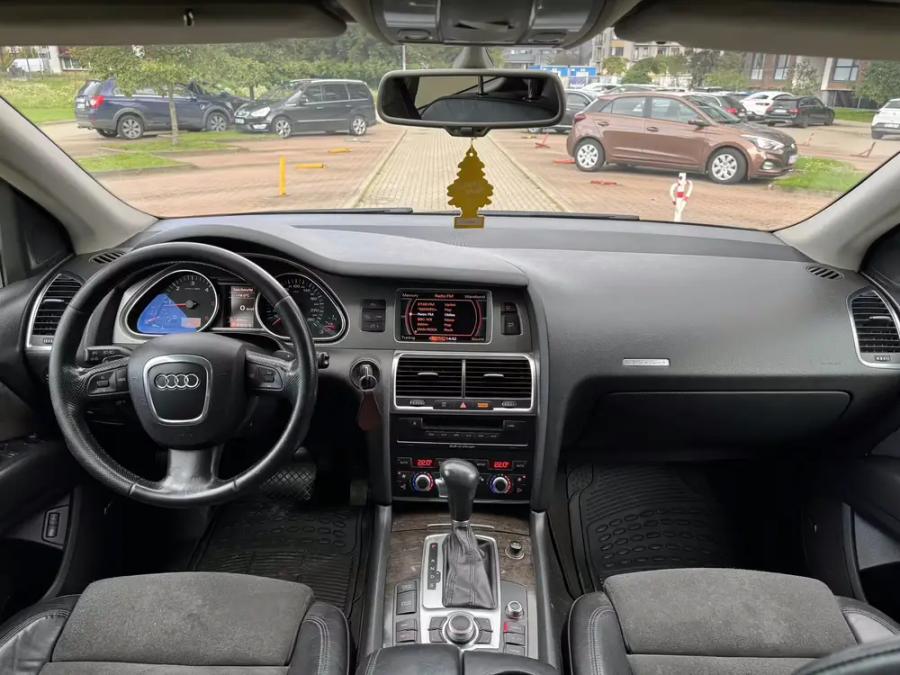 Grey Audi Q7 2006 in Riga, with an engine capacity of 3.00 L and mileage of 328 thousand km for 5990 €, photo 14 on AUTOMOTO.COM.LV