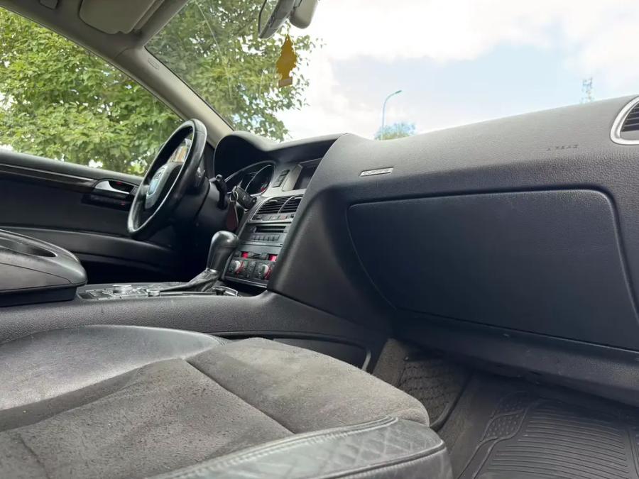 Grey Audi Q7 2006 in Riga, with an engine capacity of 3.00 L and mileage of 328 thousand km for 5990 €, photo 15 on AUTOMOTO.COM.LV