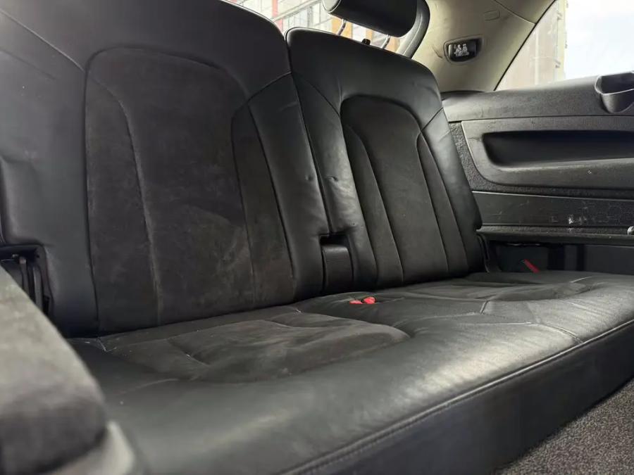 Grey Audi Q7 2006 in Riga, with an engine capacity of 3.00 L and mileage of 328 thousand km for 5990 €, photo 17 on AUTOMOTO.COM.LV