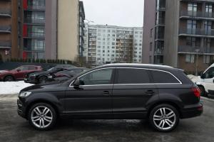 Grey Audi Q7 2006 in Riga, with an engine capacity of 3.00 L and mileage of 374 thousand km for 5990 €, photo 4 on AUTOMOTO.COM.LV