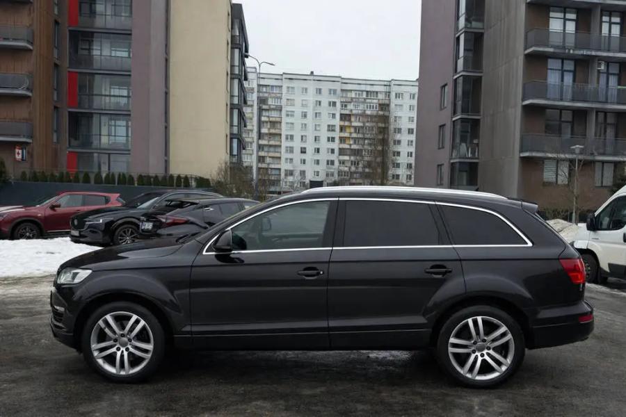Grey Audi Q7 2006 in Riga, with an engine capacity of 3.00 L and mileage of 374 thousand km for 5990 €, photo 4 on AUTOMOTO.COM.LV