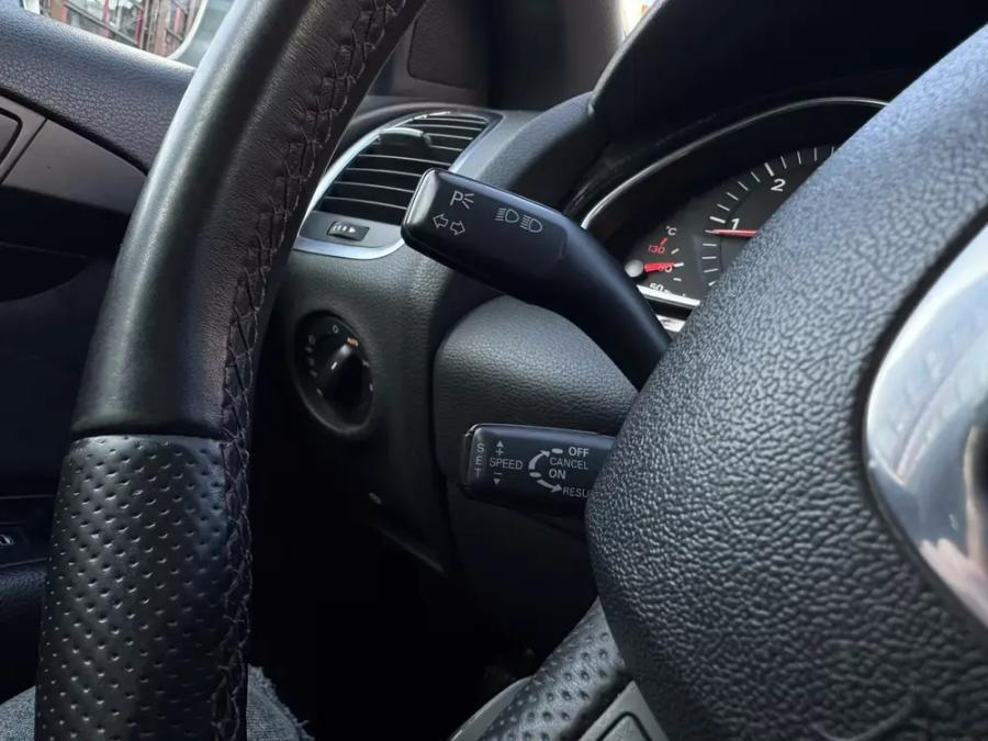 Pelēks Audi Q7 2006 Rīga, ar dzinēja tilpumu 3.00 L un nobraukumu 196 tūkst. km par 6790 €, foto 36 vietnē AUTOMOTO.COM.LV