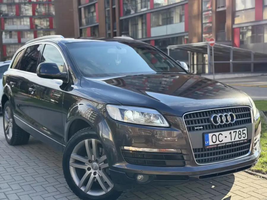 Pelēks Audi Q7 2006 Rīga, ar dzinēja tilpumu 3.00 L un nobraukumu 270 tūkst. km par 5990 €, foto 1 vietnē AUTOMOTO.COM.LV