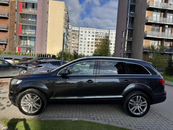 Grey Audi Q7 2006 in Riga, with an engine capacity of 3.00 L and mileage of 270 thousand km for 5990 €, photo 3 on AUTOMOTO.COM.LV