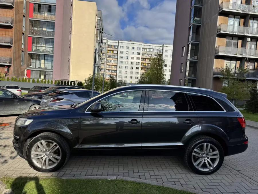 Pelēks Audi Q7 2006 Rīga, ar dzinēja tilpumu 3.00 L un nobraukumu 270 tūkst. km par 5990 €, foto 4 vietnē AUTOMOTO.COM.LV