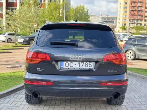 Grey Audi Q7 2006 in Riga, with an engine capacity of 3.00 L and mileage of 270 thousand km for 5990 €, photo 4 on AUTOMOTO.COM.LV