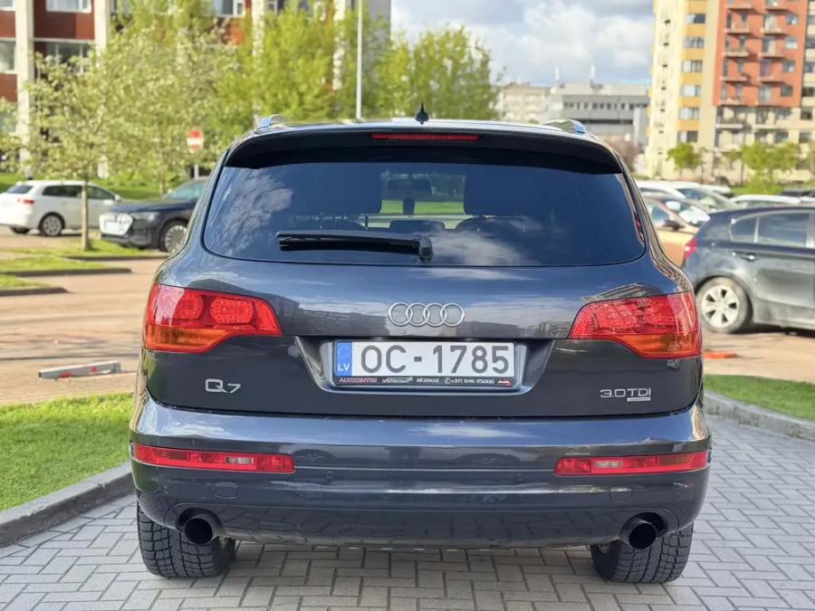 Pelēks Audi Q7 2006 Rīga, ar dzinēja tilpumu 3.00 L un nobraukumu 270 tūkst. km par 5990 €, foto 5 vietnē AUTOMOTO.COM.LV