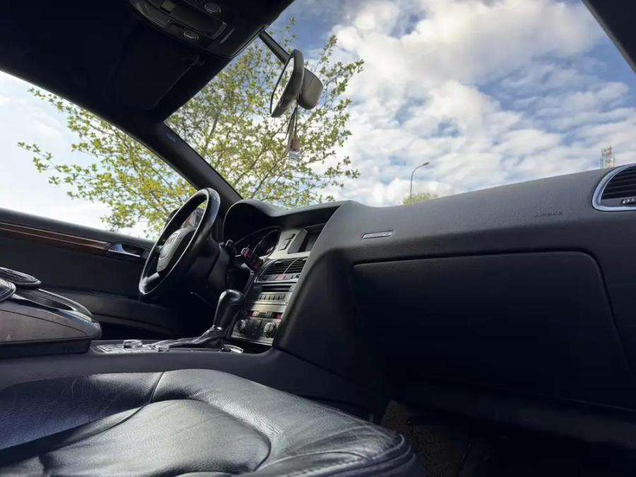 Pelēks Audi Q7 2006 Rīga, ar dzinēja tilpumu 3.00 L un nobraukumu 270 tūkst. km par 5990 €, foto 18 vietnē AUTOMOTO.COM.LV