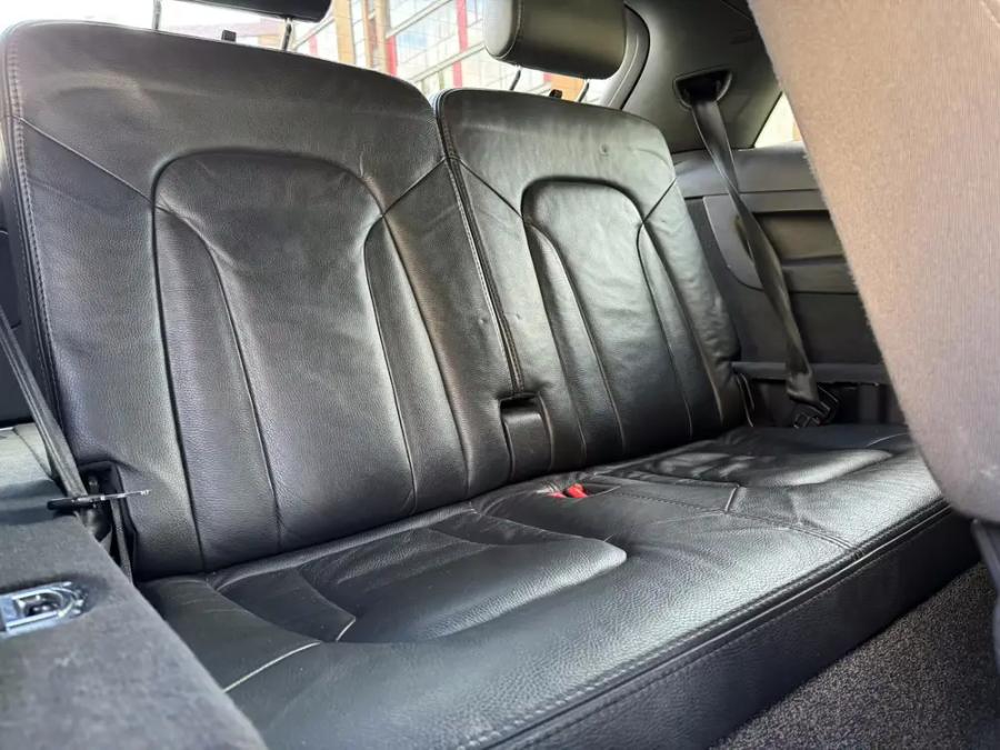 Pelēks Audi Q7 2006 Rīga, ar dzinēja tilpumu 3.00 L un nobraukumu 270 tūkst. km par 5990 €, foto 19 vietnē AUTOMOTO.COM.LV