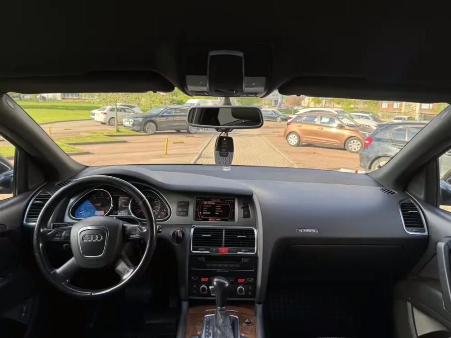 Pelēks Audi Q7 2006 Rīga, ar dzinēja tilpumu 3.00 L un nobraukumu 270 tūkst. km par 5990 €, foto 20 vietnē AUTOMOTO.COM.LV