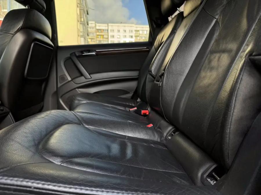 Pelēks Audi Q7 2006 Rīga, ar dzinēja tilpumu 3.00 L un nobraukumu 270 tūkst. km par 5990 €, foto 21 vietnē AUTOMOTO.COM.LV