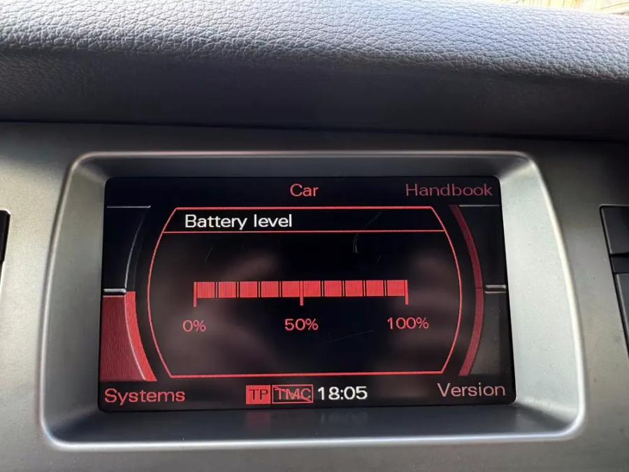 Pelēks Audi Q7 2006 Rīga, ar dzinēja tilpumu 3.00 L un nobraukumu 270 tūkst. km par 5990 €, foto 25 vietnē AUTOMOTO.COM.LV