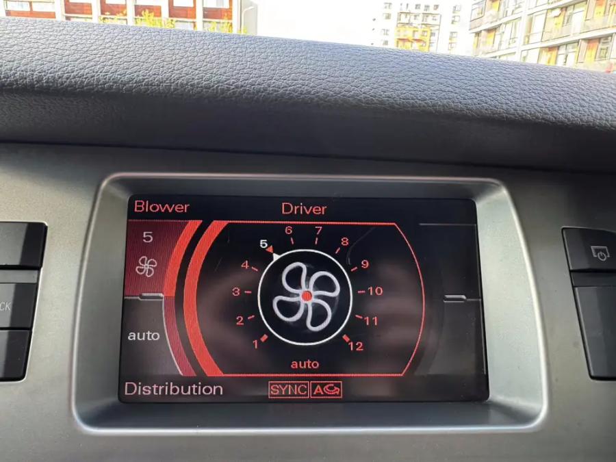 Pelēks Audi Q7 2006 Rīga, ar dzinēja tilpumu 3.00 L un nobraukumu 270 tūkst. km par 5990 €, foto 26 vietnē AUTOMOTO.COM.LV