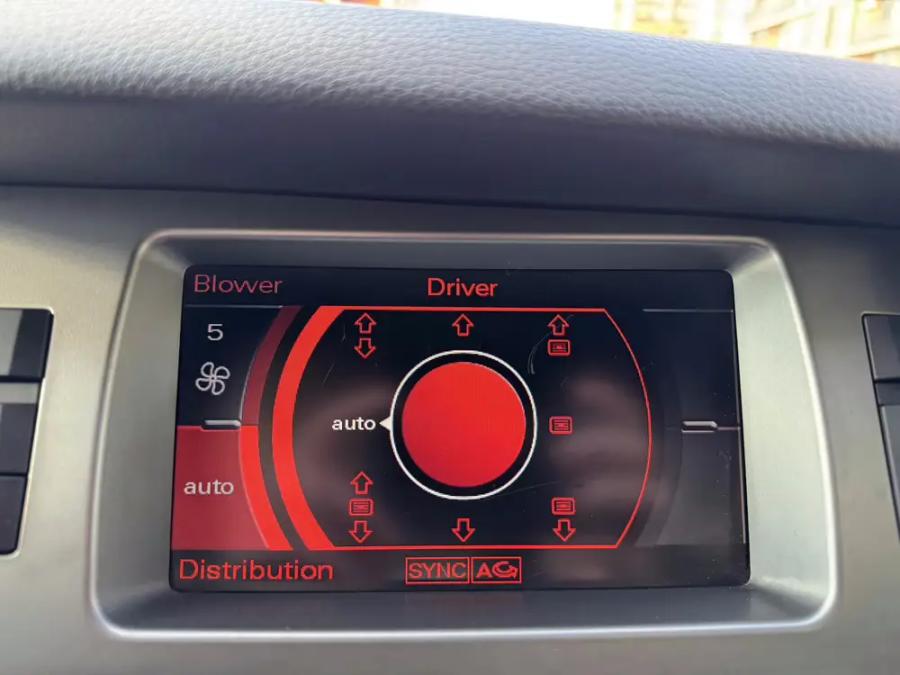 Pelēks Audi Q7 2006 Rīga, ar dzinēja tilpumu 3.00 L un nobraukumu 270 tūkst. km par 5990 €, foto 27 vietnē AUTOMOTO.COM.LV