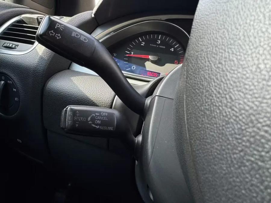 Pelēks Audi Q7 2006 Rīga, ar dzinēja tilpumu 3.00 L un nobraukumu 270 tūkst. km par 5990 €, foto 34 vietnē AUTOMOTO.COM.LV