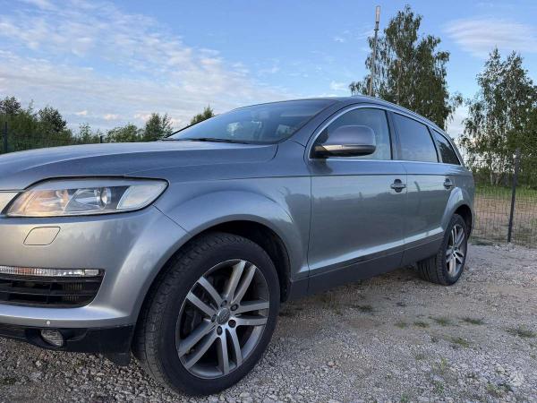 Grey Audi Q7 2006 in Vilnius, with an engine capacity of 2.97 L and mileage of 380 thousand km for 3700 €, photo 5 on AUTOMOTO.COM.LV