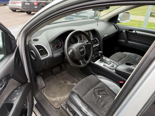 Grey Audi Q7 2006 in Vilnius, with an engine capacity of 2.97 L and mileage of 430 thousand km for 2200 €, photo 6 on AUTOMOTO.COM.LV