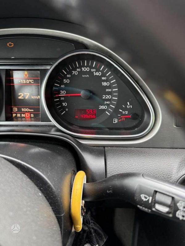 Grey Audi Q7 2006 in Vilnius, with an engine capacity of 2.97 L and mileage of 430 thousand km for 2200 €, photo 7 on AUTOMOTO.COM.LV