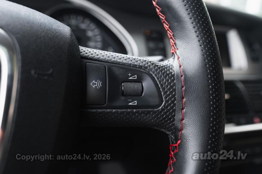 Grey Audi Q7 2006 in Tallinn, with an engine capacity of 3.00 L and mileage of 321 thousand km for 4500 €, photo 15 on AUTOMOTO.COM.LV