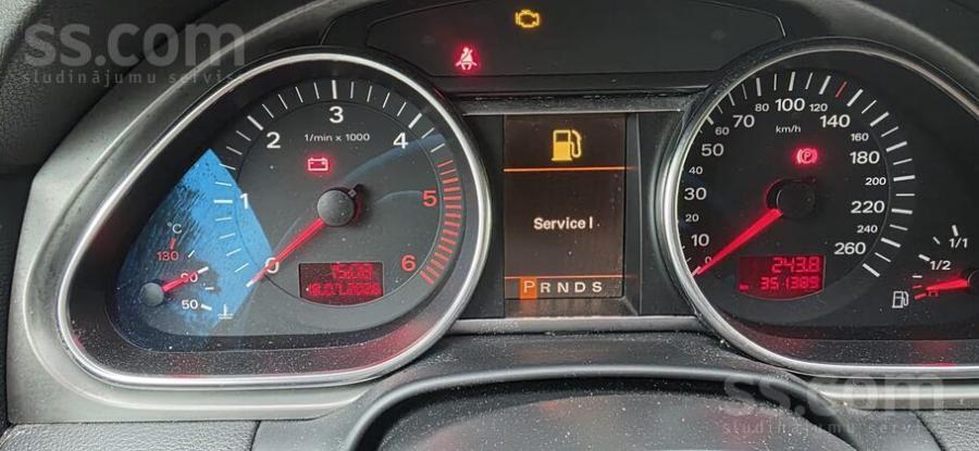 Grey Audi Q7 2006 in Riga, with an engine capacity of 3.00 L and mileage of 350 thousand km for 2300 €, photo 5 on AUTOMOTO.COM.LV