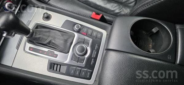 Pelēks Audi Q7 2006 Rīga, ar dzinēja tilpumu 3.00 L un nobraukumu 350 tūkst. km par 2300 €, foto 5 vietnē AUTOMOTO.COM.LV