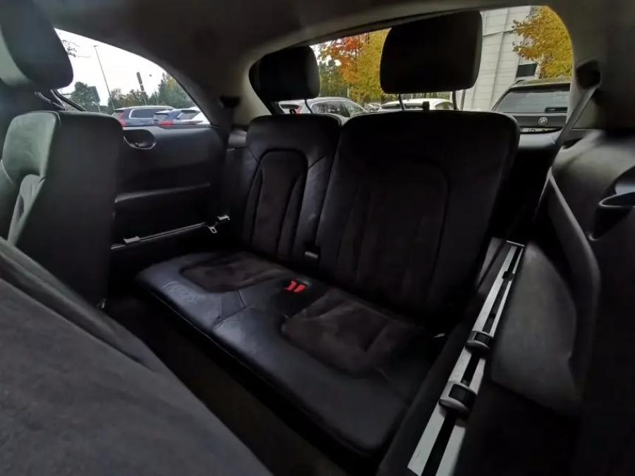 Grey Audi Q7 2006 in Riga, with an engine capacity of 3.00 L and mileage of 278 thousand km for 8390 €, photo 6 on AUTOMOTO.COM.LV