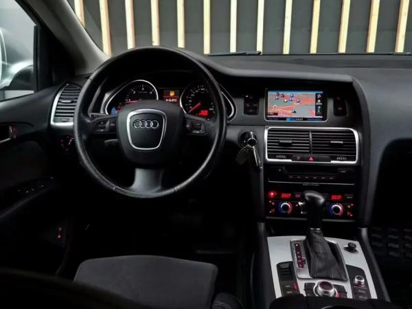 Pelēks Audi Q7 2006 Rīga, ar dzinēja tilpumu 3.00 L un nobraukumu 278 tūkst. km par 8390 €, foto 6 vietnē AUTOMOTO.COM.LV