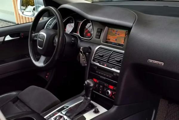 Pelēks Audi Q7 2006 Rīga, ar dzinēja tilpumu 3.00 L un nobraukumu 278 tūkst. km par 8390 €, foto 7 vietnē AUTOMOTO.COM.LV