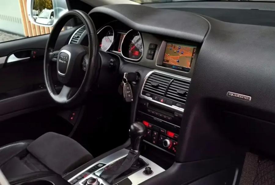 Grey Audi Q7 2006 in Riga, with an engine capacity of 3.00 L and mileage of 278 thousand km for 8390 €, photo 8 on AUTOMOTO.COM.LV