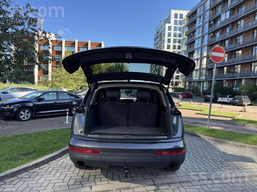 Grey Audi Q7 2006 in Riga, with an engine capacity of 3.00 L and mileage of 383 thousand km for 5690 €, photo 6 on AUTOMOTO.COM.LV
