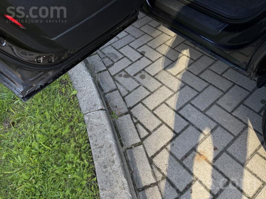 Grey Audi Q7 2006 in Riga, with an engine capacity of 3.00 L and mileage of 383 thousand km for 5690 €, photo 13 on AUTOMOTO.COM.LV