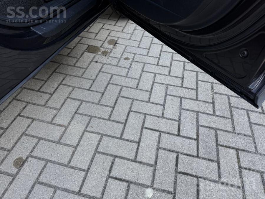 Grey Audi Q7 2006 in Riga, with an engine capacity of 3.00 L and mileage of 383 thousand km for 5690 €, photo 16 on AUTOMOTO.COM.LV
