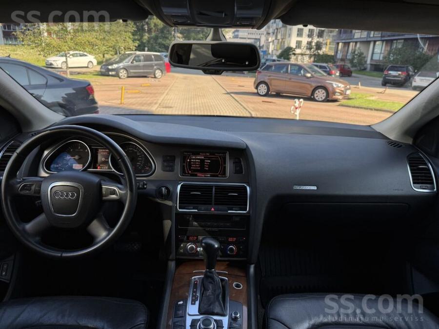 Grey Audi Q7 2006 in Riga, with an engine capacity of 3.00 L and mileage of 383 thousand km for 5690 €, photo 18 on AUTOMOTO.COM.LV