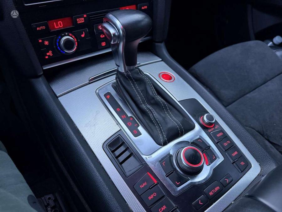 Pelēks Audi Q7 2006 Kauņa, ar dzinēja tilpumu 2.97 L un nobraukumu 320 tūkst. km par 5650 €, foto 23 vietnē AUTOMOTO.COM.LV
