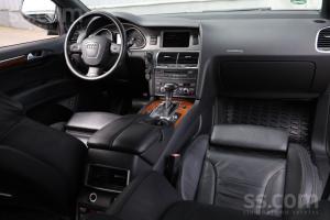 Grey Audi Q7 2006 in Tukums, with an engine capacity of 3.00 L and mileage of 304 thousand km for 6500 €, photo 12 on AUTOMOTO.COM.LV