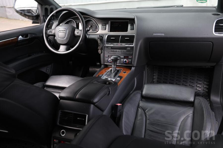 Grey Audi Q7 2006 in Tukums, with an engine capacity of 3.00 L and mileage of 304 thousand km for 6500 €, photo 12 on AUTOMOTO.COM.LV