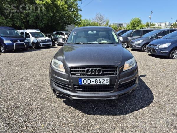 Grey Audi Q7 2007 in Riga, with an engine capacity of 3.00 L and mileage of 294 thousand km for 6890 €, photo 3 on AUTOMOTO.COM.LV
