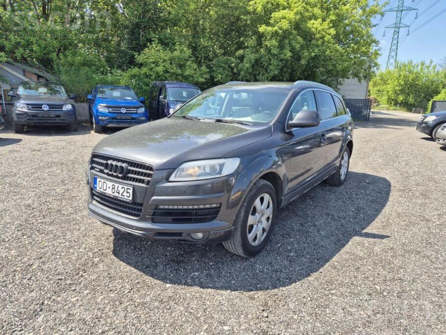 Pelēks Audi Q7 2007 Rīga, ar dzinēja tilpumu 3.00 L un nobraukumu 294 tūkst. km par 6890 €, foto 4 vietnē AUTOMOTO.COM.LV