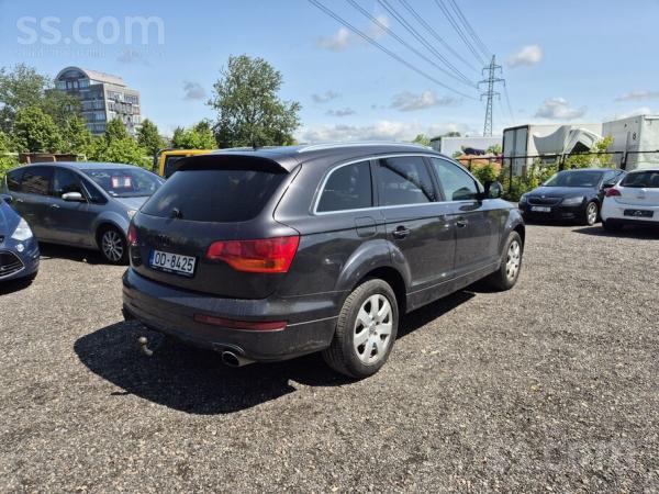 Grey Audi Q7 2007 in Riga, with an engine capacity of 3.00 L and mileage of 294 thousand km for 6890 €, photo 6 on AUTOMOTO.COM.LV