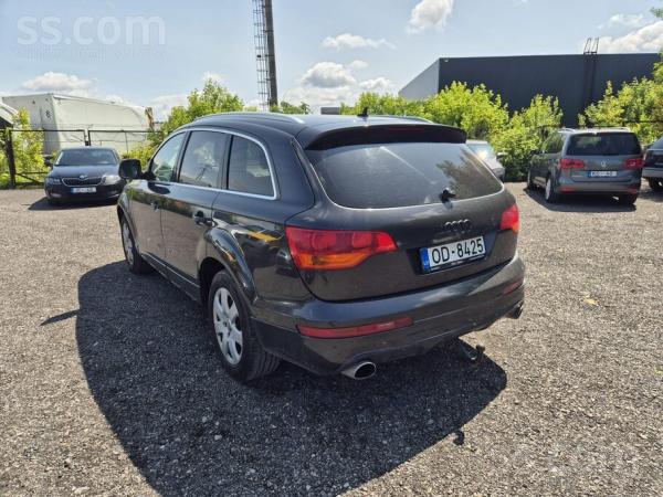 Grey Audi Q7 2007 in Riga, with an engine capacity of 3.00 L and mileage of 294 thousand km for 6890 €, photo 8 on AUTOMOTO.COM.LV