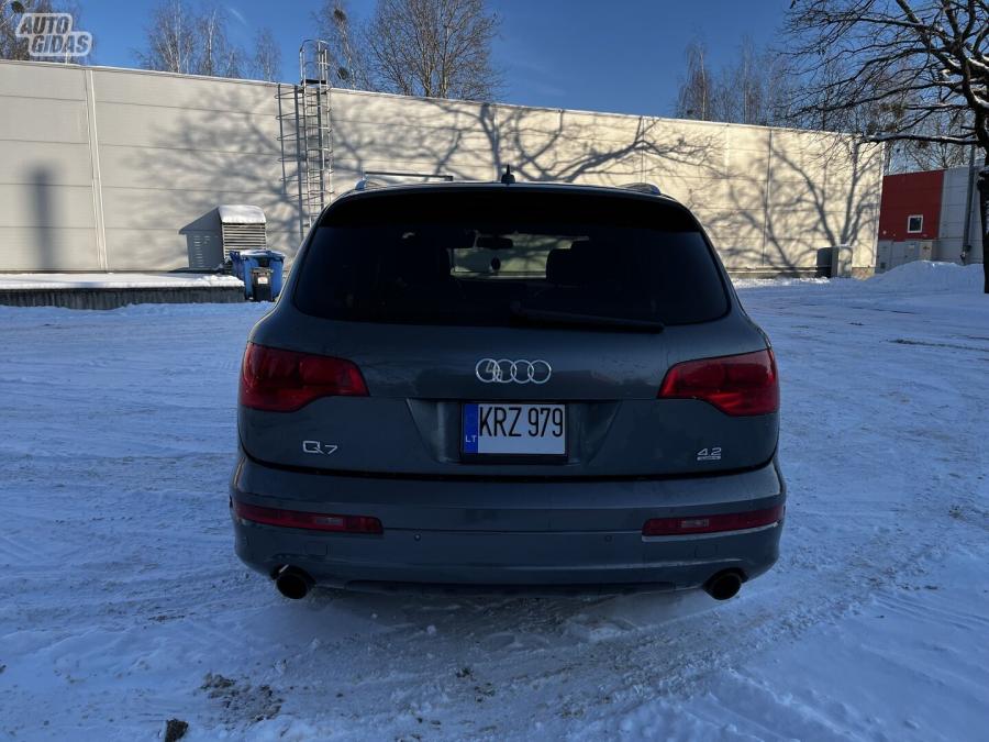 Pelēks Audi Q7 2007 Alīta, ar dzinēja tilpumu 4.20 L un nobraukumu 226 tūkst. km par 5950 €, foto 4 vietnē AUTOMOTO.COM.LV