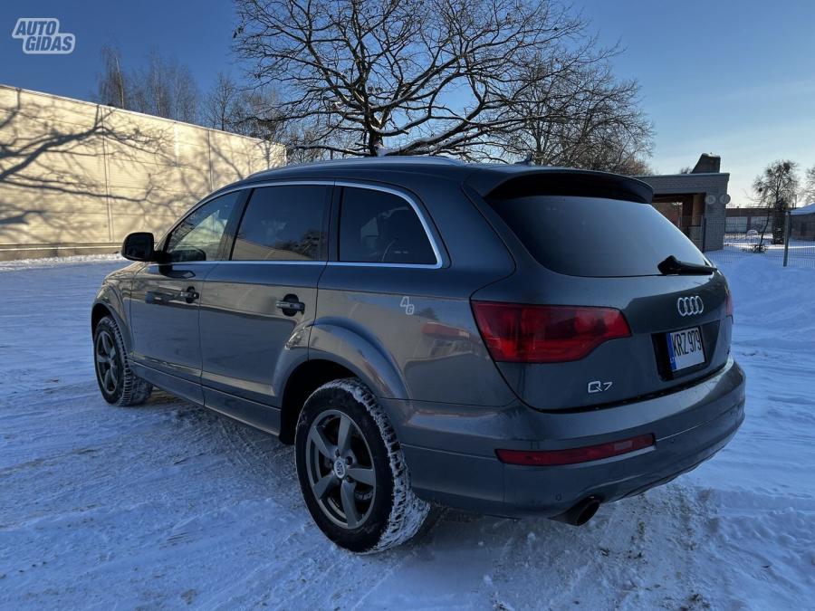Pelēks Audi Q7 2007 Alīta, ar dzinēja tilpumu 4.20 L un nobraukumu 226 tūkst. km par 5950 €, foto 5 vietnē AUTOMOTO.COM.LV