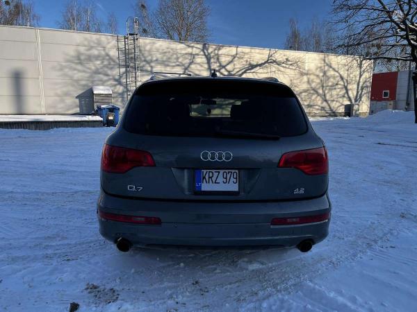 Pelēks Audi Q7 2007 Alīta, ar dzinēja tilpumu 4.20 L un nobraukumu 226 tūkst. km par 5950 €, foto 4 vietnē AUTOMOTO.COM.LV